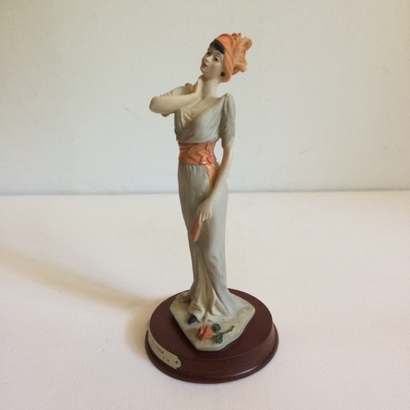 La Verona Collection | Accents | Figurine Of Lady In 4s Era | Poshmark